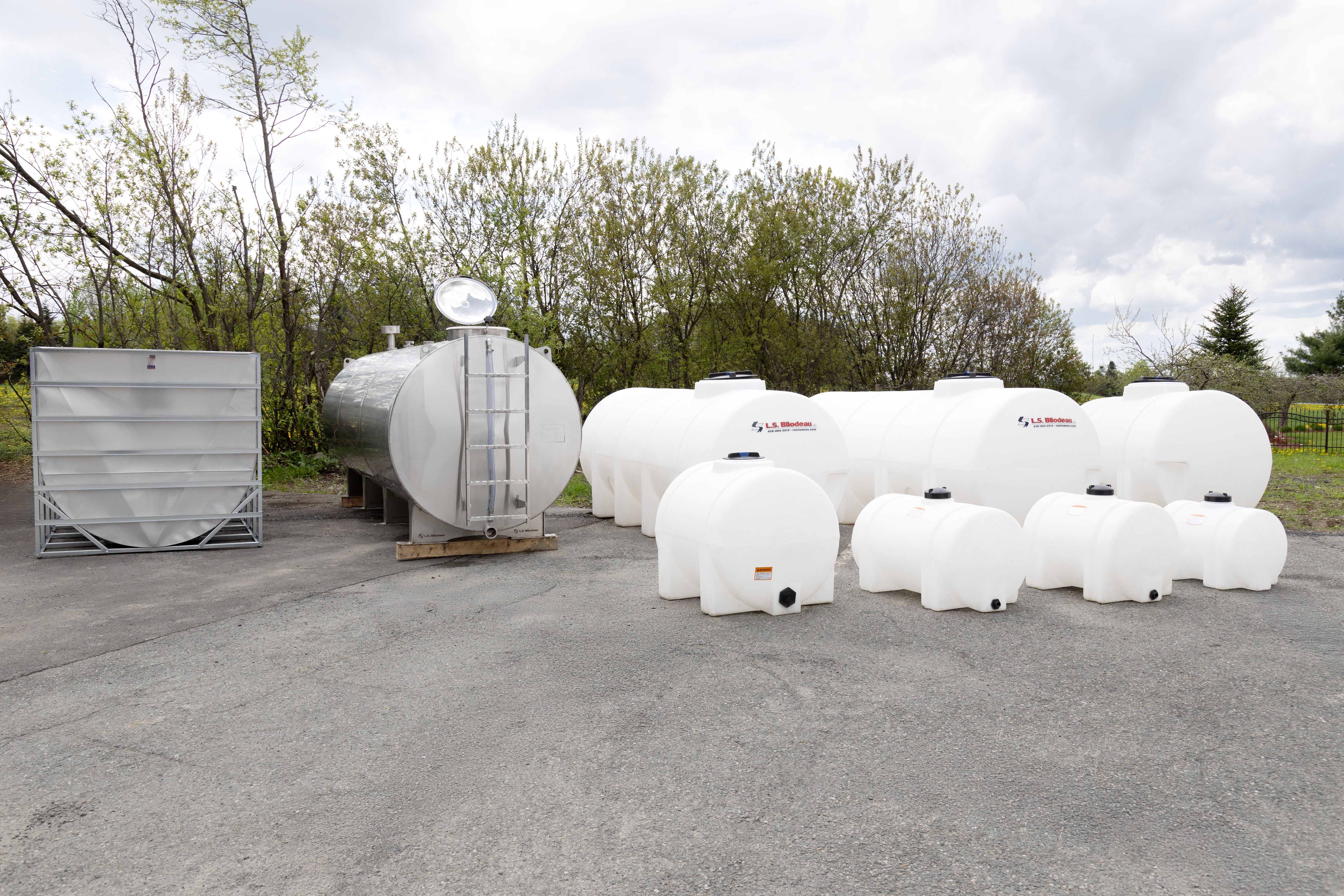 250 US gal vertical plastic tank | LS Bilodeau